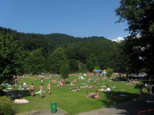 Strandbad – an einem heissen Sonntag am Plantschbecken | Freiburg ...